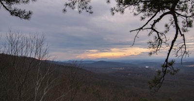 Hike to Bears Den Overlook, Bears Den Trailhead
