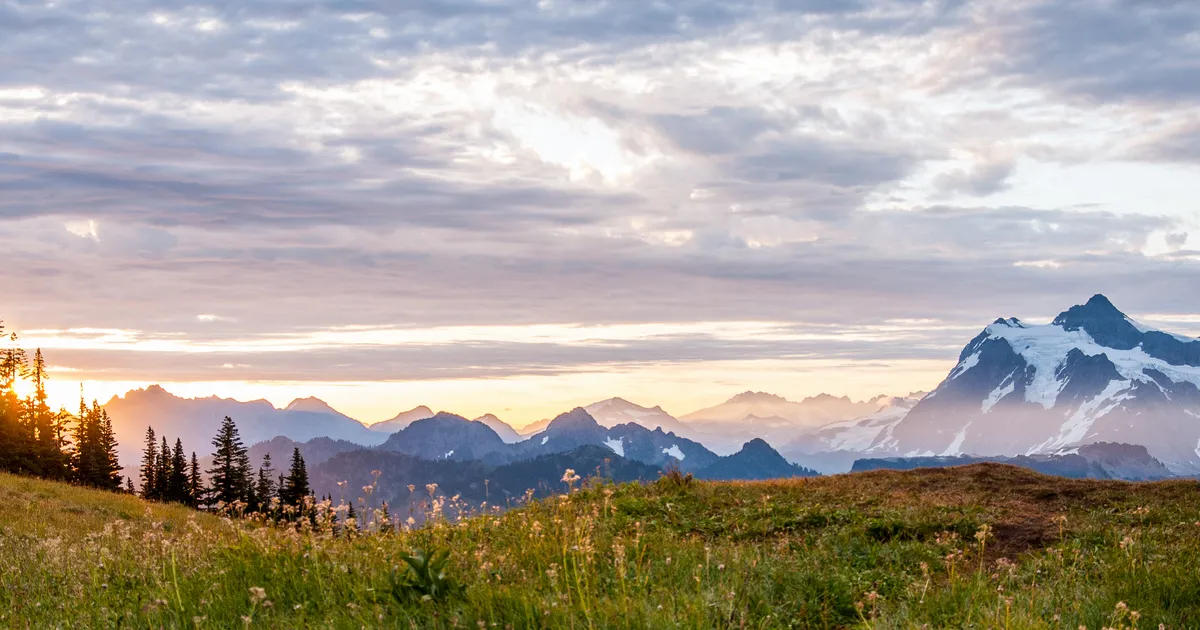 Hike Skyline Divide, Washington