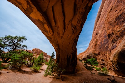 Hike to Navajo Arch, Devil's Garden Trailhead