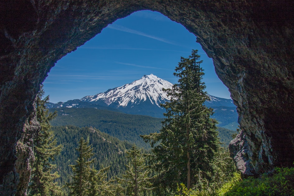 Hike to the Boca Cave & Triangulation Peak, Oregon