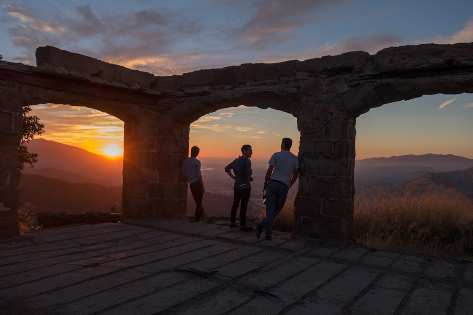 Hike to Knapp's Castle, Knapps Castle Trailhead