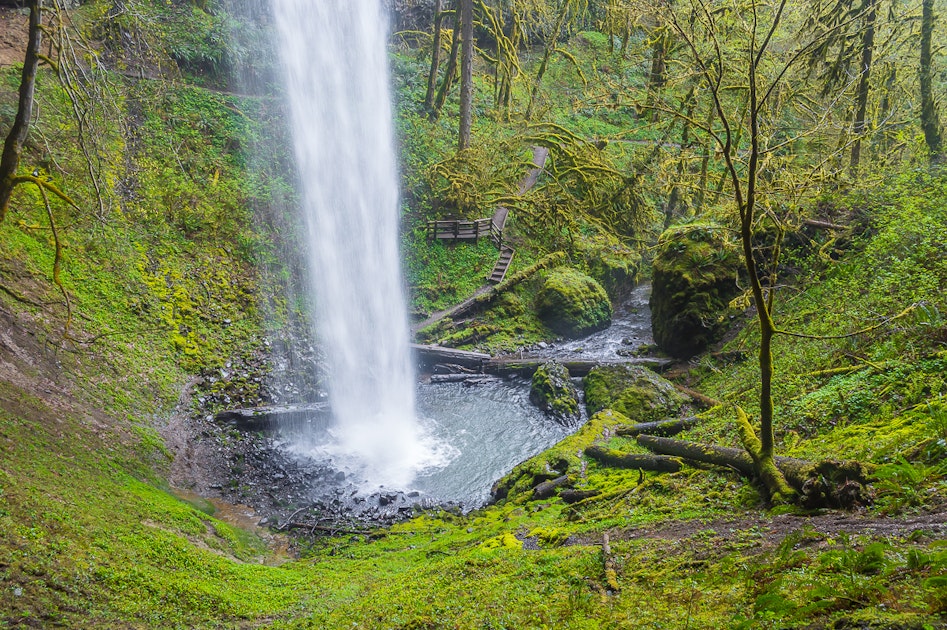 Hike to Shellburg Falls , Oregon