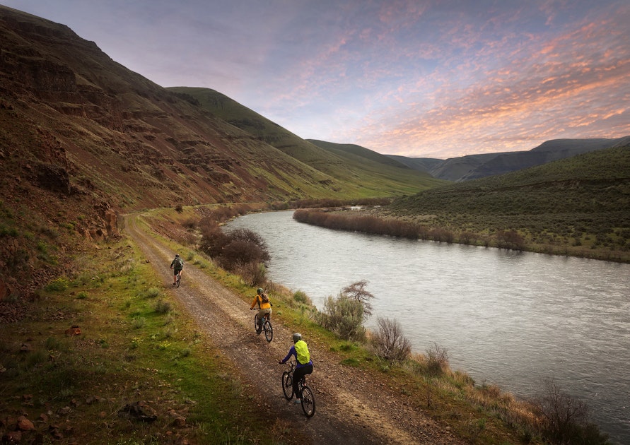 Mountain Biking the Deschutes River Trail, Oregon