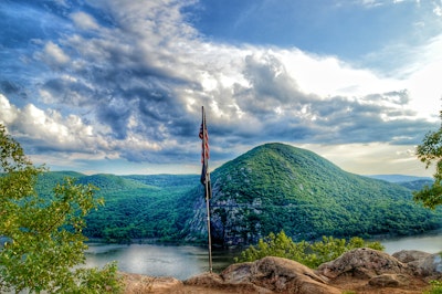 Hike the Sugarloaf Mountain and Breakneck Ridge Loop, Breakneck Ridge ...