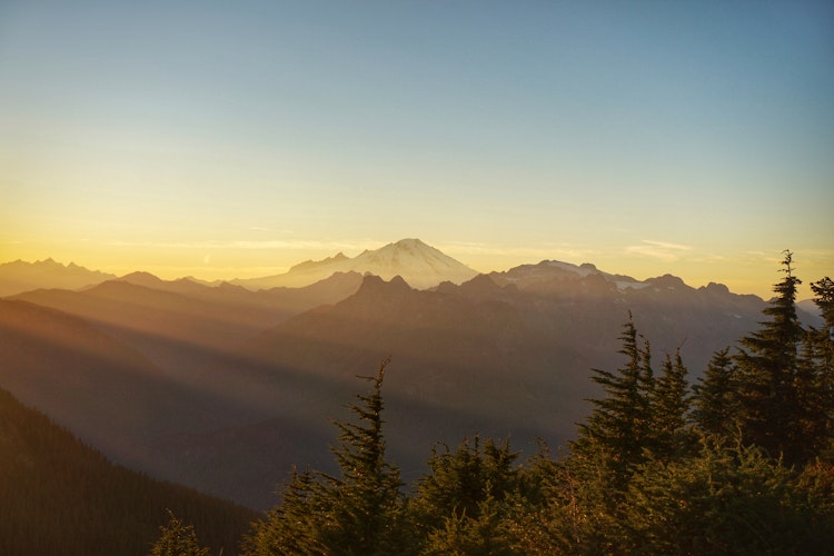 Hike to Lookout Mountain Lookout, Washington