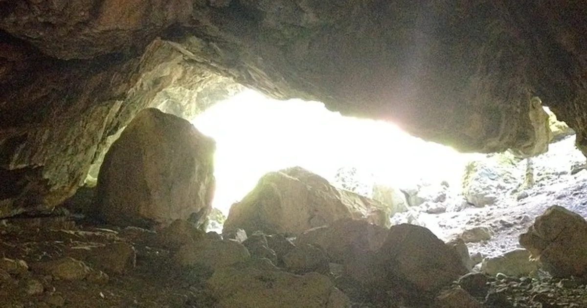Hike to Massacre Natural Bridge , Platina, California