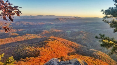 Hike House Mountain, House Mountain Parking Area