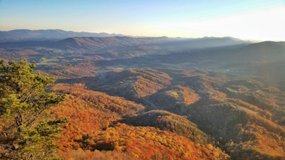 Hike House Mountain, House Mountain Parking Area