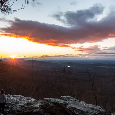 Hike to Bears Den Overlook, Bears Den Trailhead