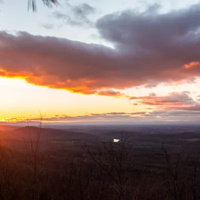Hike to Bears Den Overlook, Bears Den Trailhead