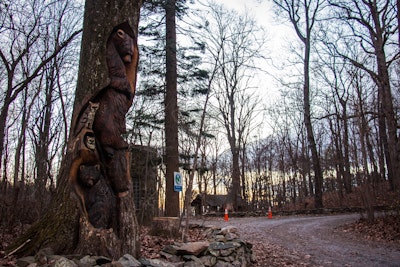 Hike to Bears Den Overlook, Bears Den Trailhead
