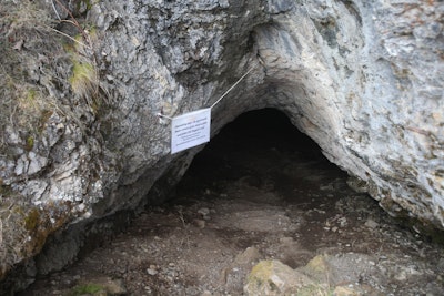 Hike through the New River Cave, New River Cave